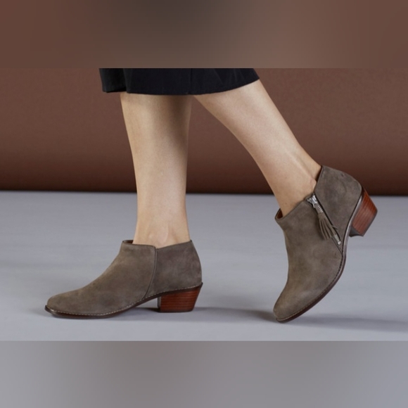 Vionic | Shoes | Vionic Cecily Waterproof Leather Dual Zip Ankle Boot ...